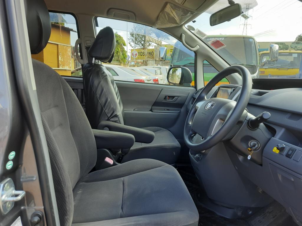Used Toyota NOAH mini van for sale RefNo.03646 | Yoshino Trading