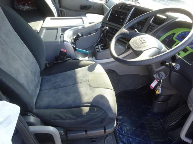 UDトラックス 大型トラクタ（シングル） - ハイルーフ★リアエアサス・第五輪11．5t