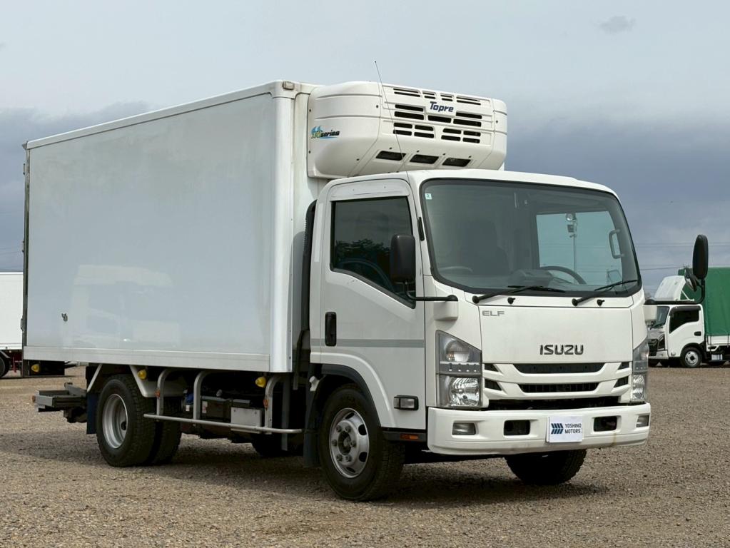 いすゞエルフ 小型冷蔵冷凍車 - 車検たっぷり♪積載3.8t！ワイドロング★格納ゲート・スライドサイドドア